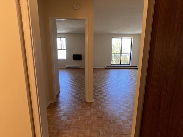 1 BR, 1 BA Apartment 800 Riddell Ave N, Ottawa, ON K2A 2V9