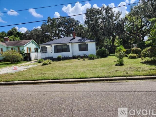 1 BR, 1 BA Apartment 8017 Oakwood St Room Rental, Jacksonville, FL 32208