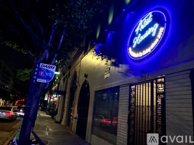 1 BR, 1 BA Apartment 807 Flower Street, Unit Room 4, Los Angeles, CA 90017