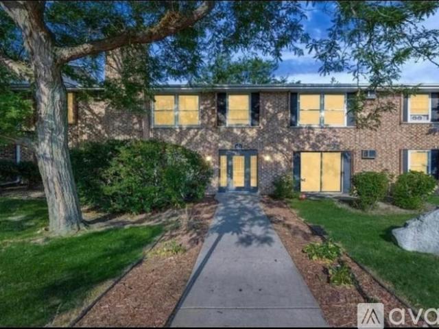 1 BR, 1 BA Apartment 820 Old Settlers Trail, Unit 6, Hopkins, MN 55343
