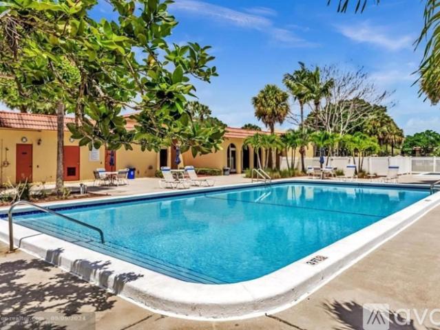 1 BR, 1 BA Apartment 830 SW 9th St Cir, Unit 201, Boca Raton, FL 33486