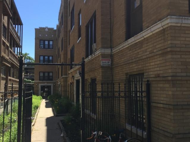 1 BR, 1 BA Apartment 837 West Cornelia Avenue, Chicago, IL 60657