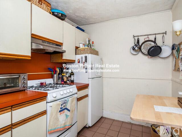 1 BR, 1 BA Apartment 94 W Cedar St, Unit 2K, Boston, MA 02114