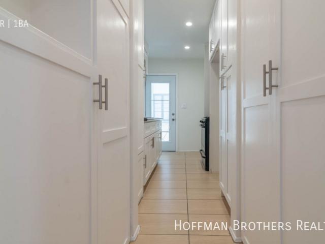 1 BR, 1 BA Apartment 950 S Mansfield Ave, Los Angeles, CA 90036