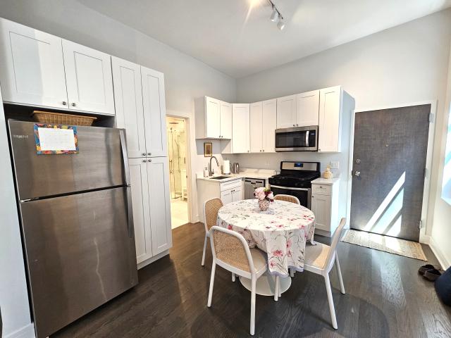 1 BR, 1 BA Apartment 951 West Armitage Avenue, Chicago, IL 60614