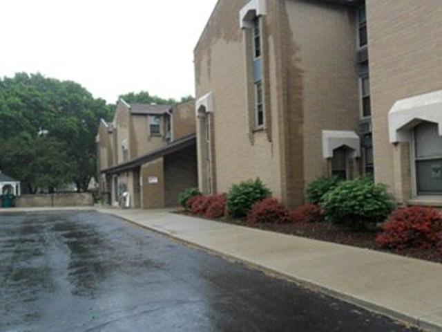 1 BR, 1 BA Apartment 955 N. 14th St Milwaukee, WI 53233