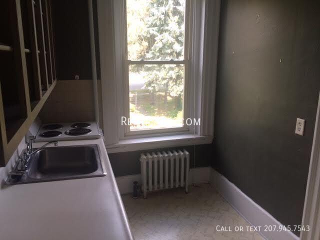 1 BR, 1 BA Apartment 99 Broadway, Bangor, ME 04401