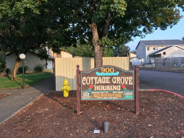 1 BR, 1 BA Apartment 900 North Douglas Street, Cottage Grove, OR 97424