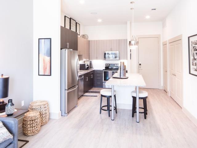 1 BR, 1 BA Apartment 901 N Zang Blvd Unit 101, Dallas, TX 75208