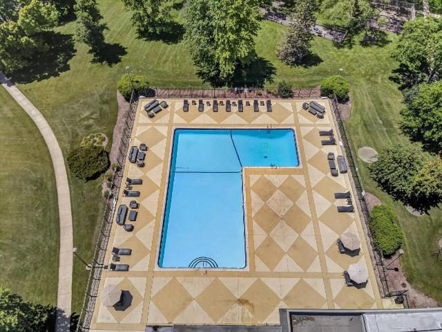 1 BR, 1 BA Apartment 908 Ridge Square Unit 210, Elk Grove Village, IL 60007