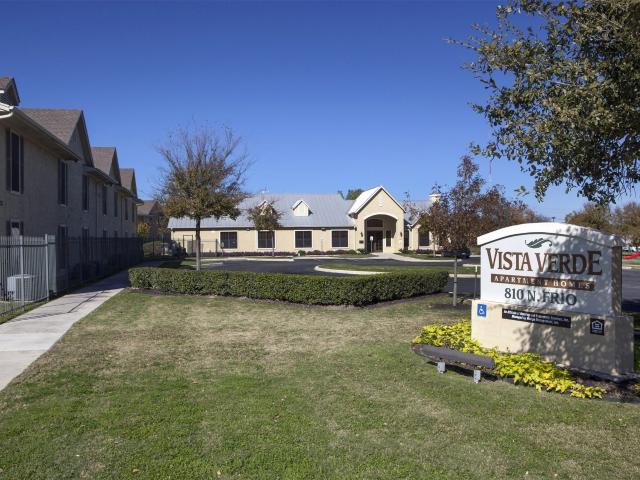 1 BR, 1 BA Apartment 910 North Frio Street, San Antonio, TX 78207