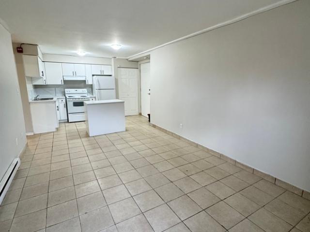 1 BR, 1 BA Apartment 915 Campbell Ave, Windsor, ON N9B2J4