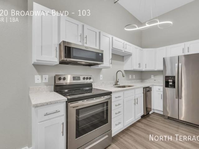 1 BR, 1 BA Apartment 920 Broadway Blvd, Kansas City, MO 64105