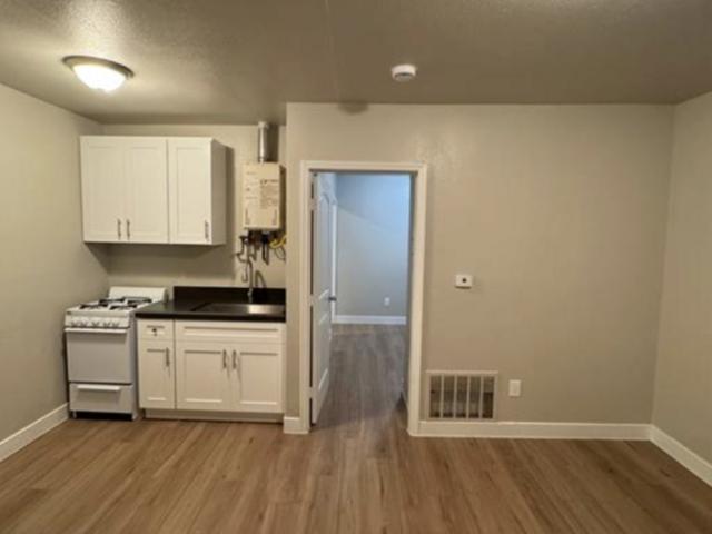 1 BR, 1 BA Apartment 928 W 83rd St, Los Angeles, CA 90044