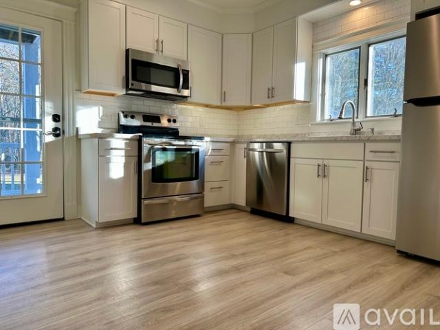 1 BR, 1 BA Apartment 92 Court Street, Unit 2, Exeter, NH 03833