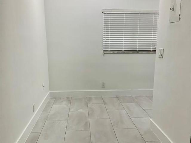 1 BR, 1 BA in Coral Ridge Isles