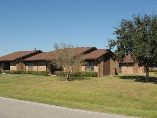 1 BR, 1 BA in Angleton