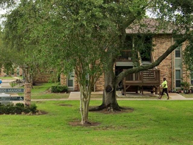 1 BR, 1 BA in Angleton