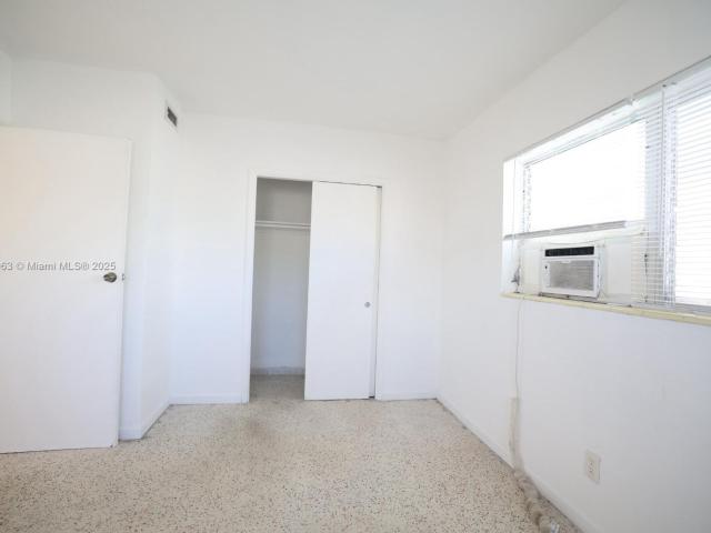 1 BR, 1 BA in Biscayne Point