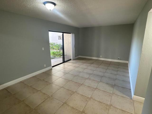 1 BR, 1 BA in Golden Lakes