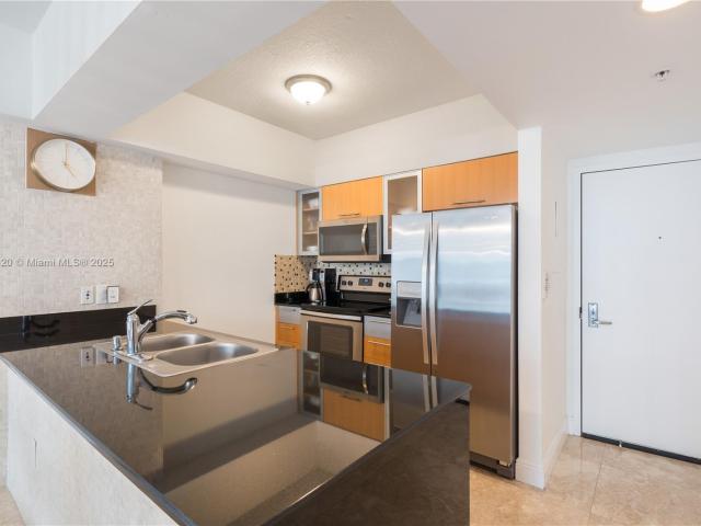 1 BR, 1 BA in Edgewater