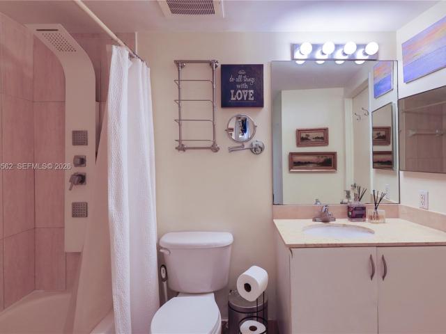 1 BR, 1 BA in Edgewater