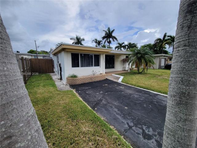 1 BR, 1 BA in Hollywood Lakes