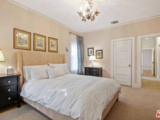 1 BR, 1 BA in Hancock Park Wilshire