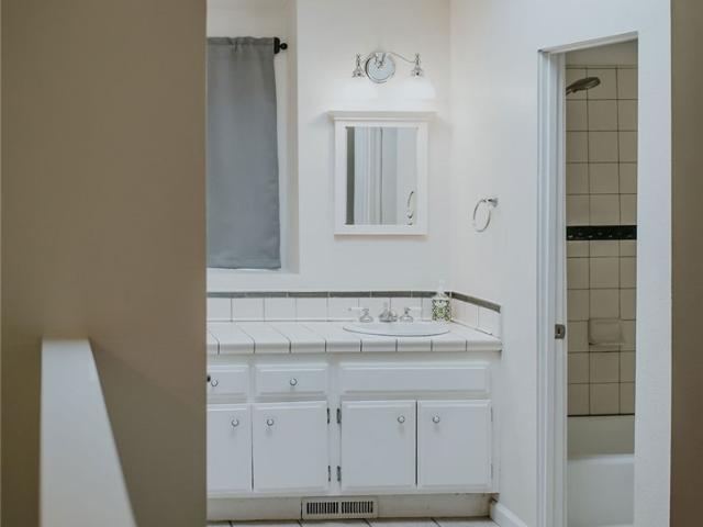1 BR, 1 BA in Orange
