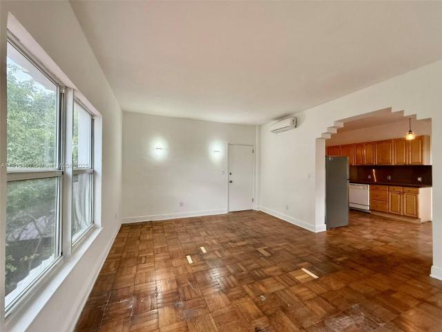 1 BR, 1 BA in Mid Beach