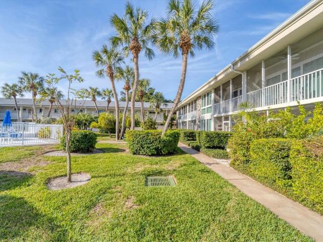 1 BR, 1 BA in Saint Armands