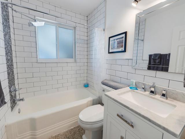 1 BR, 1 BA in Palm Beach Shores
