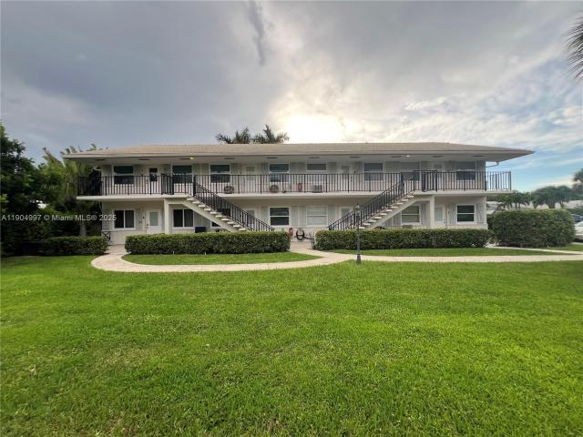 1 BR, 1 BA in Palm Beach Shores
