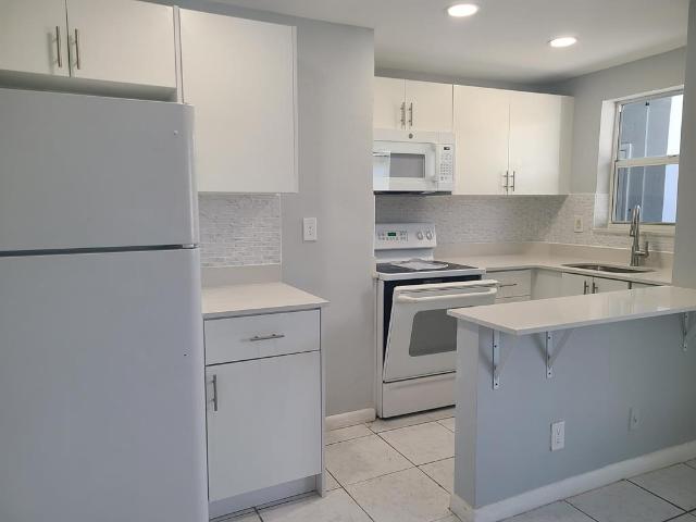 1 BR, 1 BA in Royal Poinciana