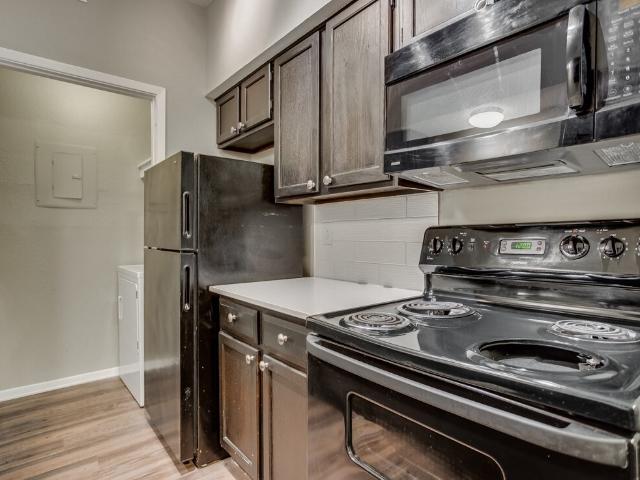 1 BR, 1 BA in Roseland