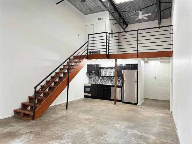 1 BR, 1 BA in Roseland