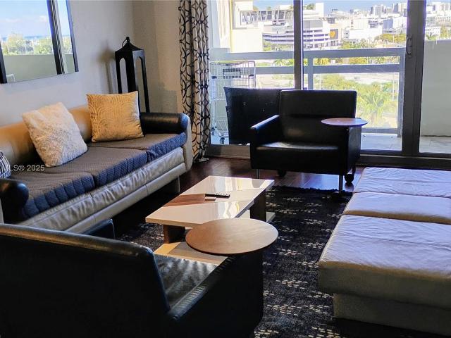 1 BR, 1 BA in West Avenue