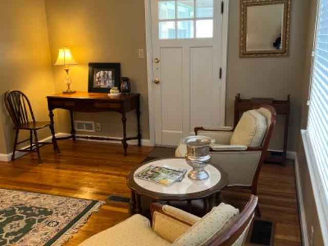 1 BR 1bath fully furnished utilities in the heart