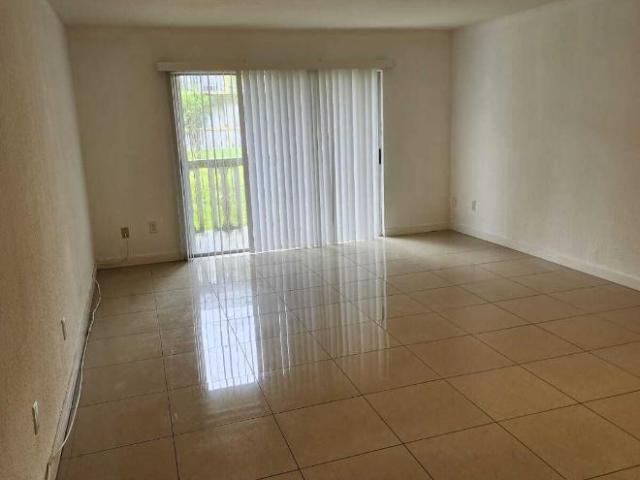 1 Br, 2 bath, Townhouse/Brownstone/RowHouse 15201 Northeast 6th Avenue