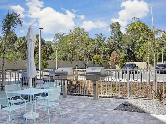 1 Br, 2 bath, Townhouse/Brownstone/RowHouse 1709 North Tamiami Trail