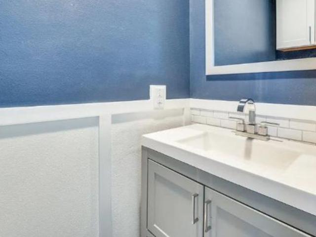 1 Br, 2 bath, Townhouse/Brownstone/RowHouse 3907 Throckmorton St