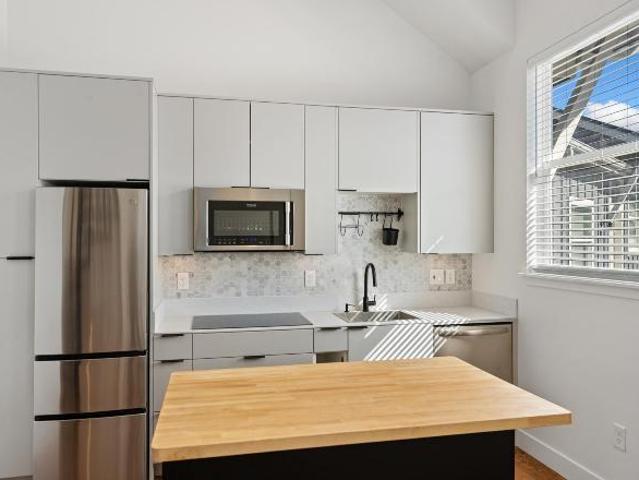 1 Br, 2 bath, Townhouse/Brownstone/RowHouse 4008 Blue Pine Lane