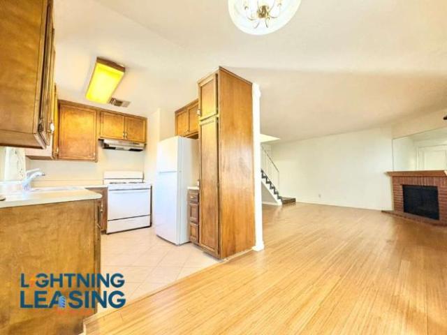 1 Br, 2 bath, Townhouse/Brownstone/RowHouse 4455 Vista Del Monte Ave