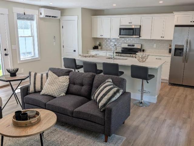 1 Br, 2 bath, Townhouse/Brownstone/RowHouse 480 Wareham Street