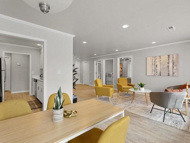 1 Br, 2 bath, Apartment 1101 W Greenough Dr