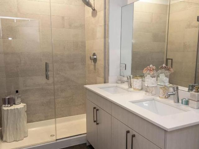 1 Br, 2 bath, Apartment 1554 N Talman Ave