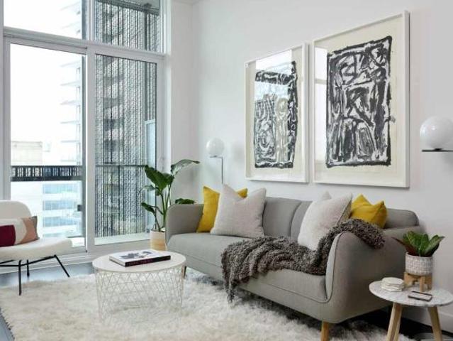 1 Br, 2 bath, Apartment 15 Roehampton Ave