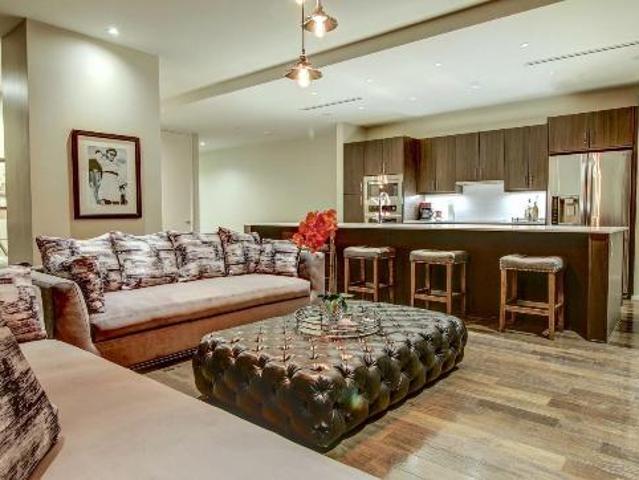 1 Br, 2 bath, Apartment 1919 Jackson St