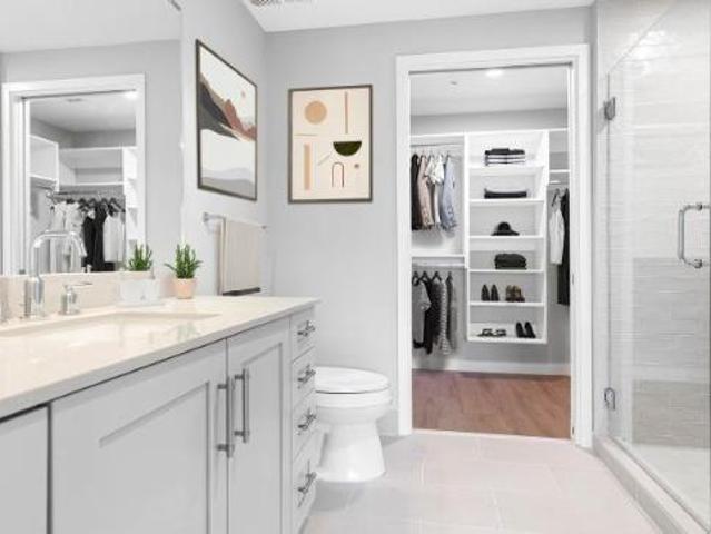1 Br, 2 bath, Apartment 3335 Thomas Ave