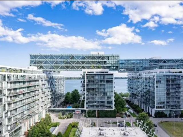 1 Br, 2 bath, Apartment 39 Queens Quay East